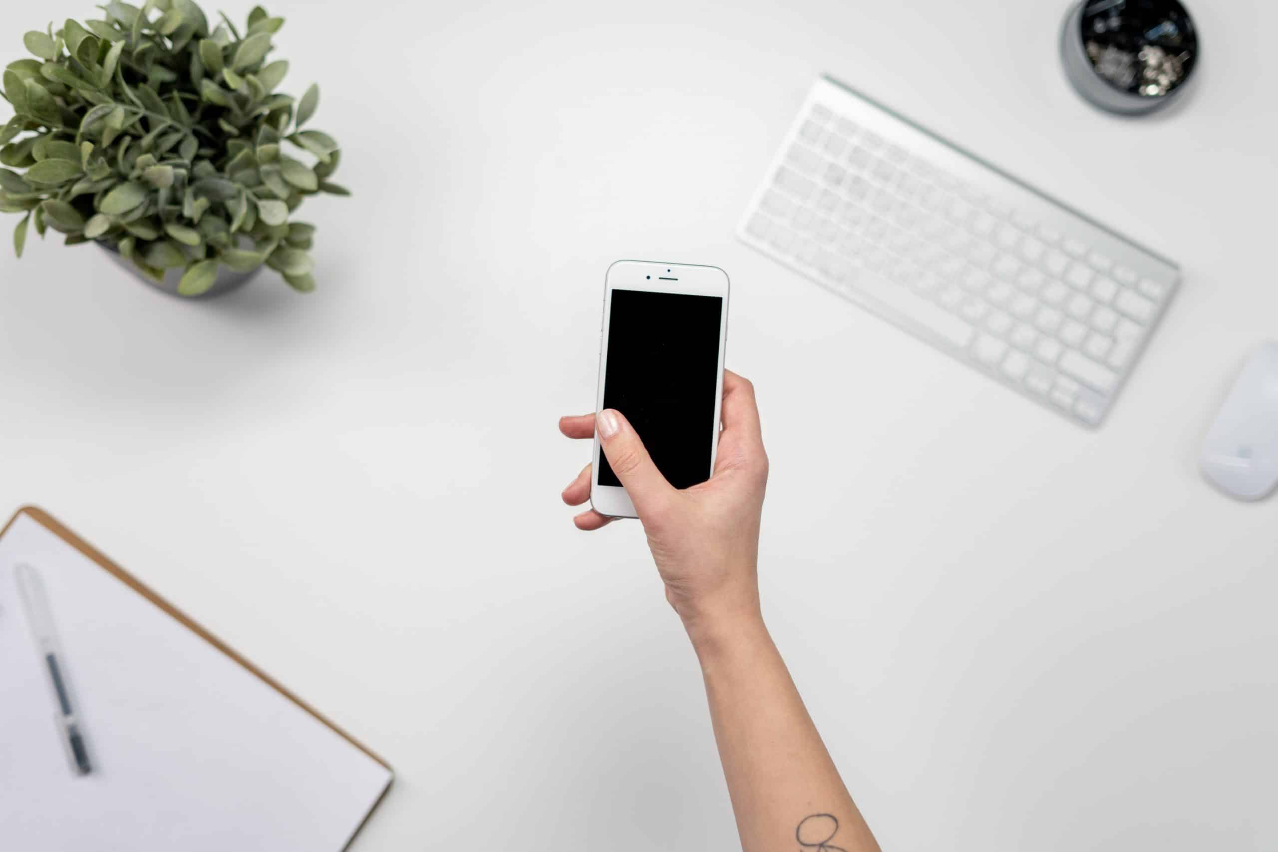 How To Improve Frontline Employee Experience - MangoApps Blog